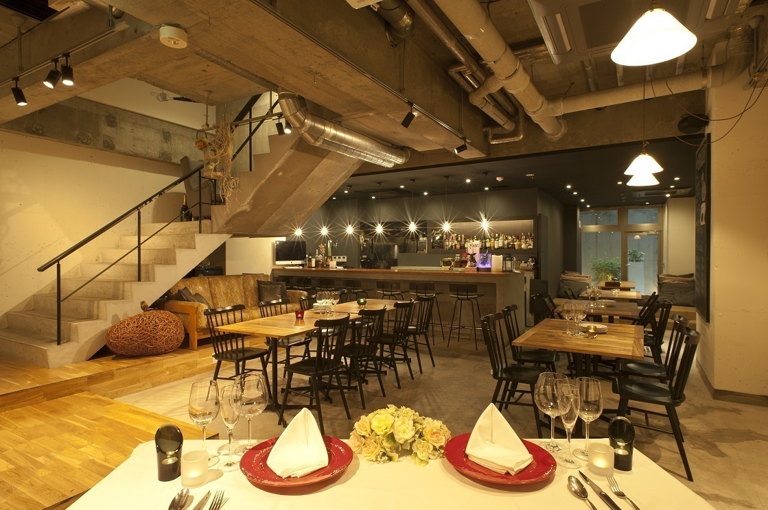 【六本木・麻布十番】駅徒歩5分！吹き抜けのある開放的なレストランを貸切！日中の子連れママ会にもおすすめ！ の写真